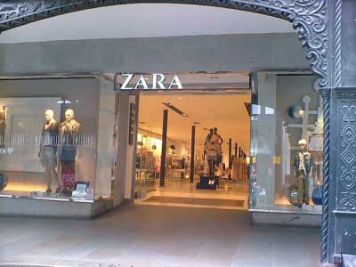 Chester Tourist - Shopping on Northgate Street, Chester, Cheshire, U.K.